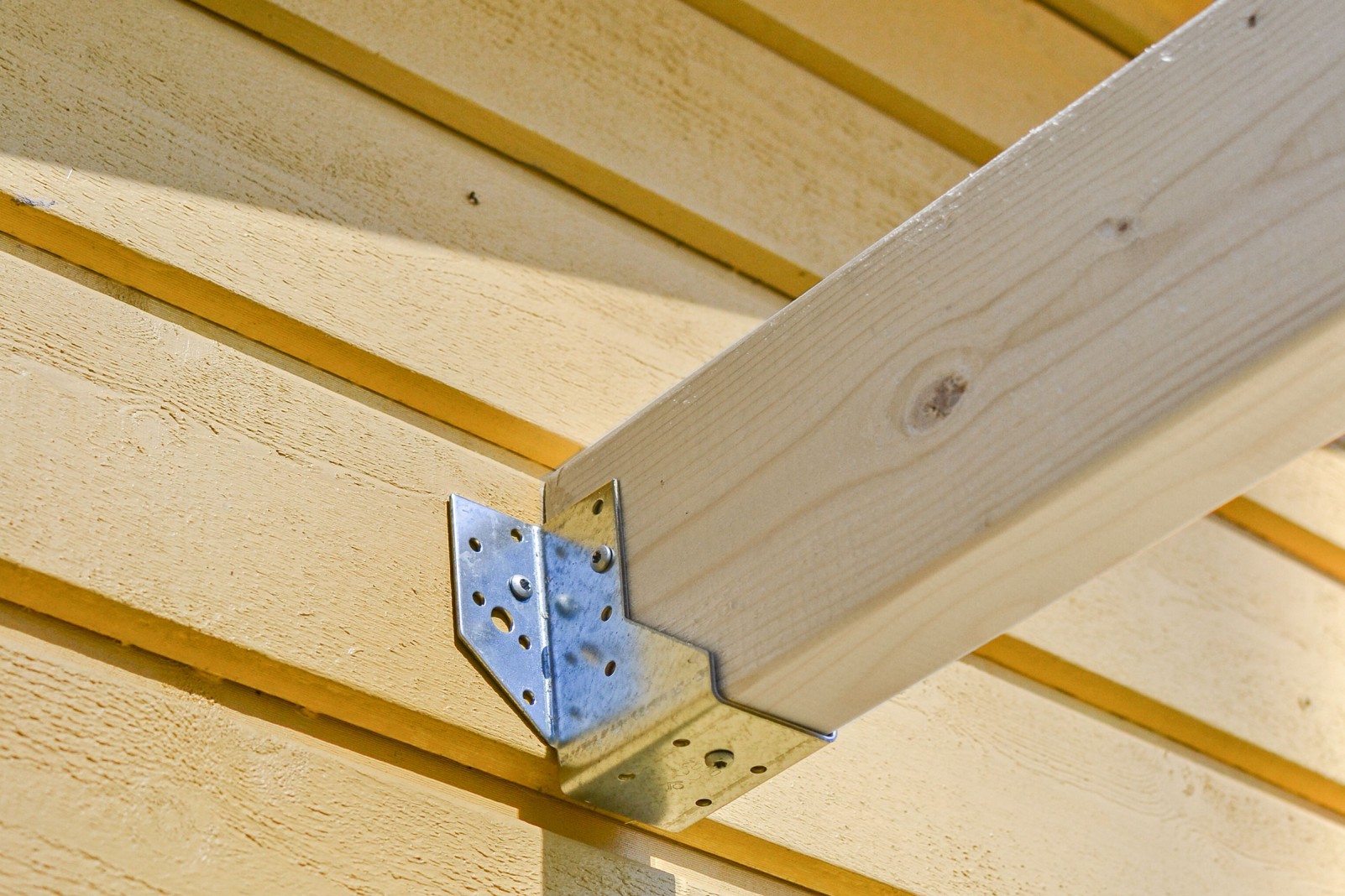 Bygga och måla pergola med hängsoffa | HORNBACH